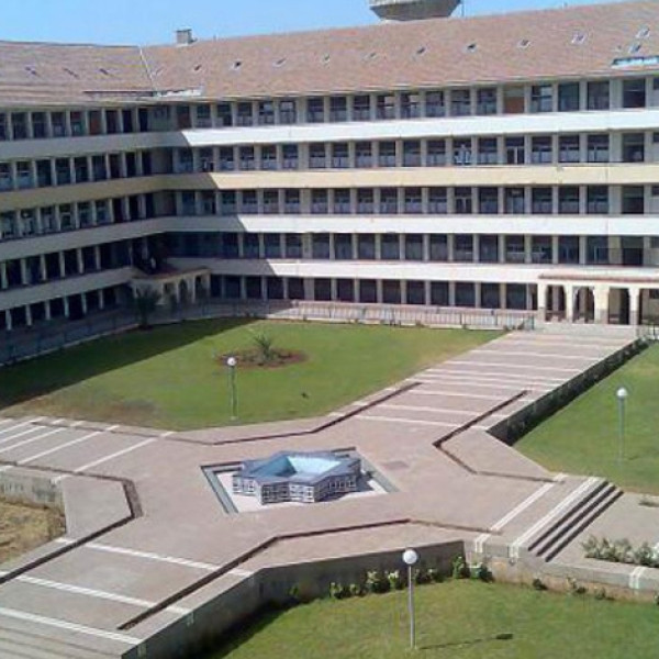 عِزّ العَرَب لحكِيم بنّاني: عن الدّرس الفلسفي في الجامعة المغربية. | Rawafed center